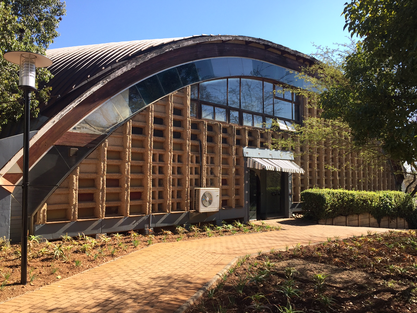 Post Graduate Centre (Rembrandt Gallery) Exterior - before - Craig ...