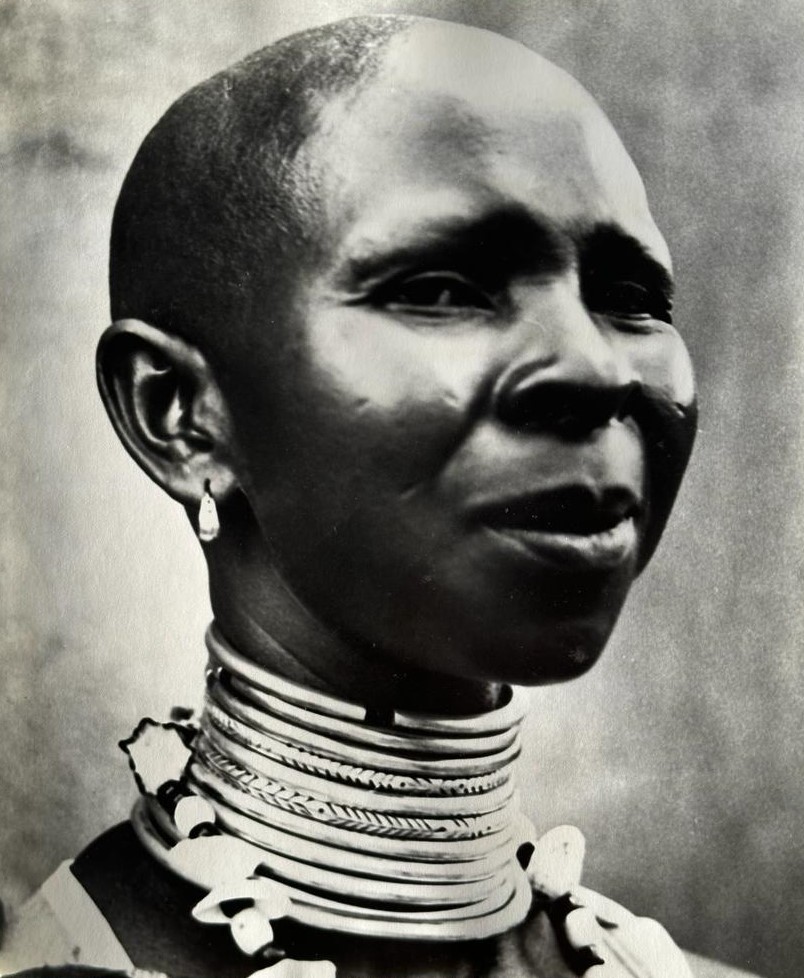 SB22 Ndebele woman by Sara Buijskes via Michael de Nobrega.jpg | The ...